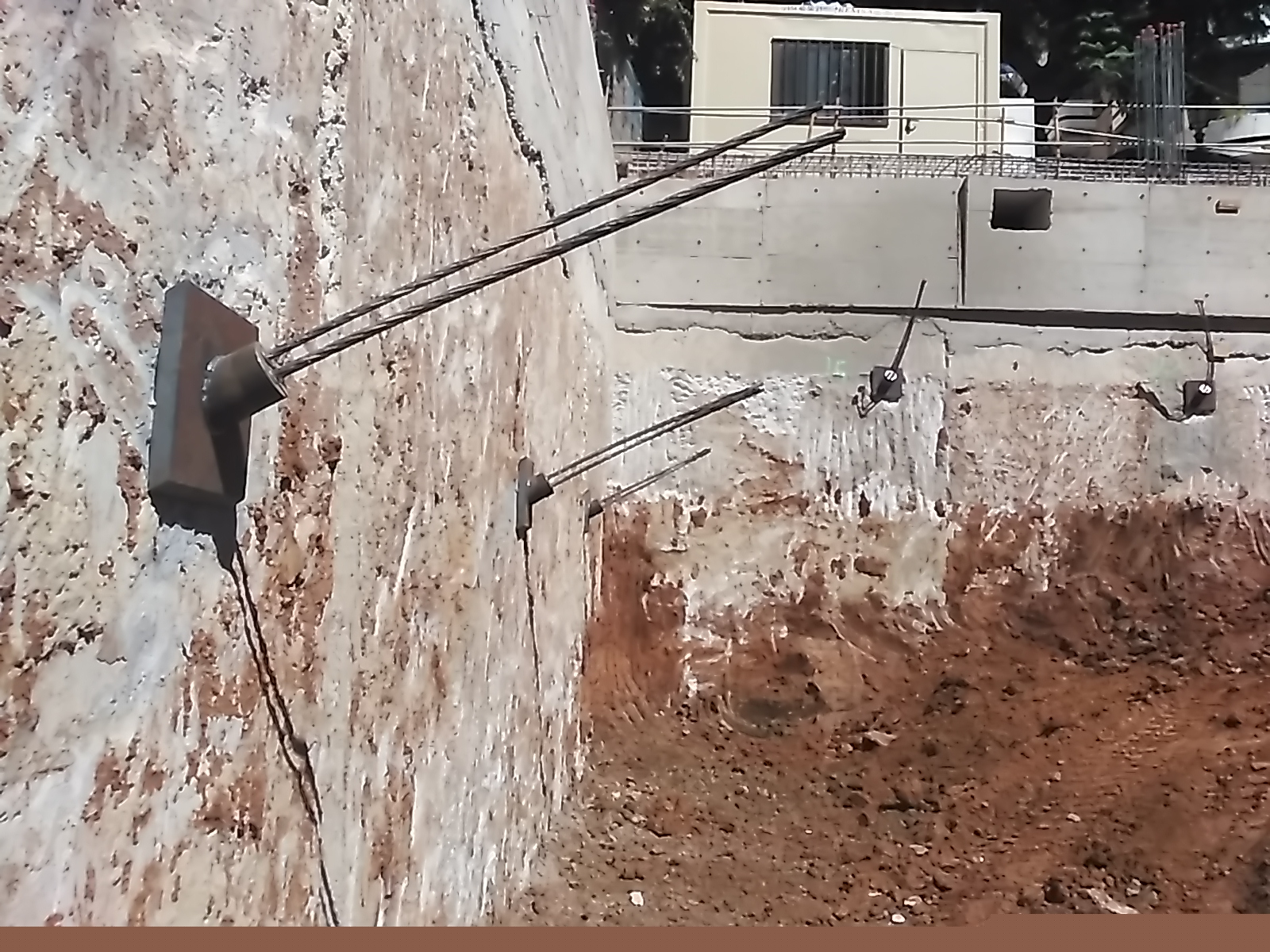 Anclajes al Terreno | Anclajes constructivos para tierra